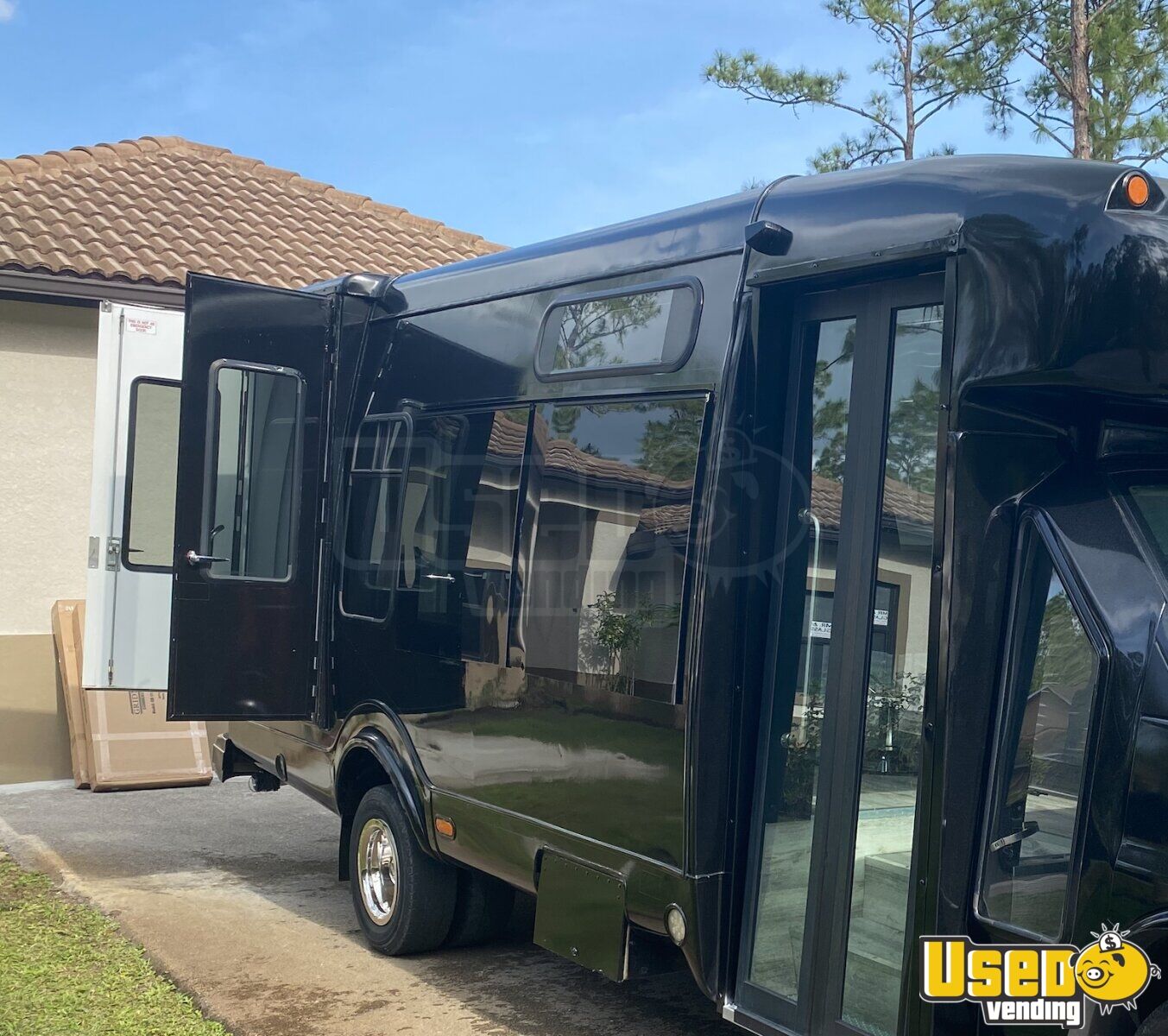 ORDER NOW- Custom Build to Order Mobile Hair Salon | Mobile Barbershop ...